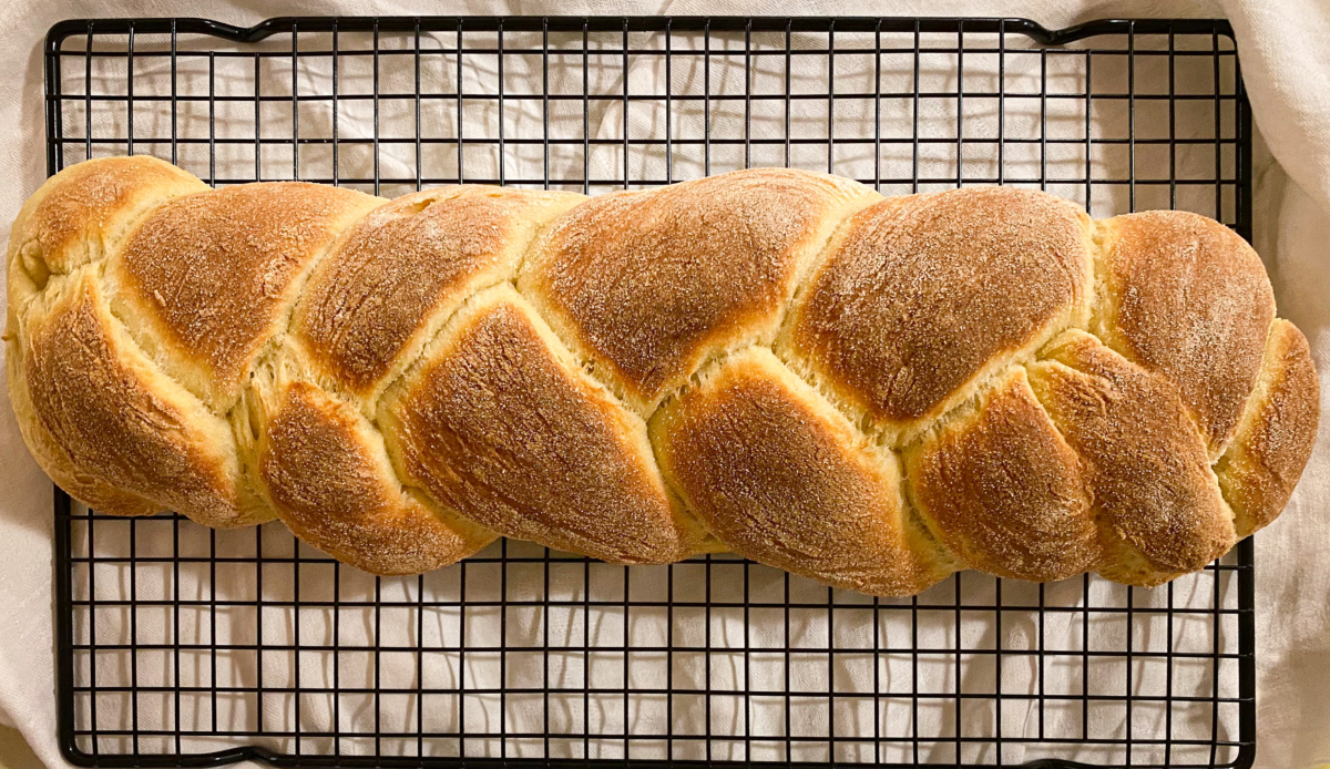 Treccia di pane con farina di semola - L'appetito vien leggendo